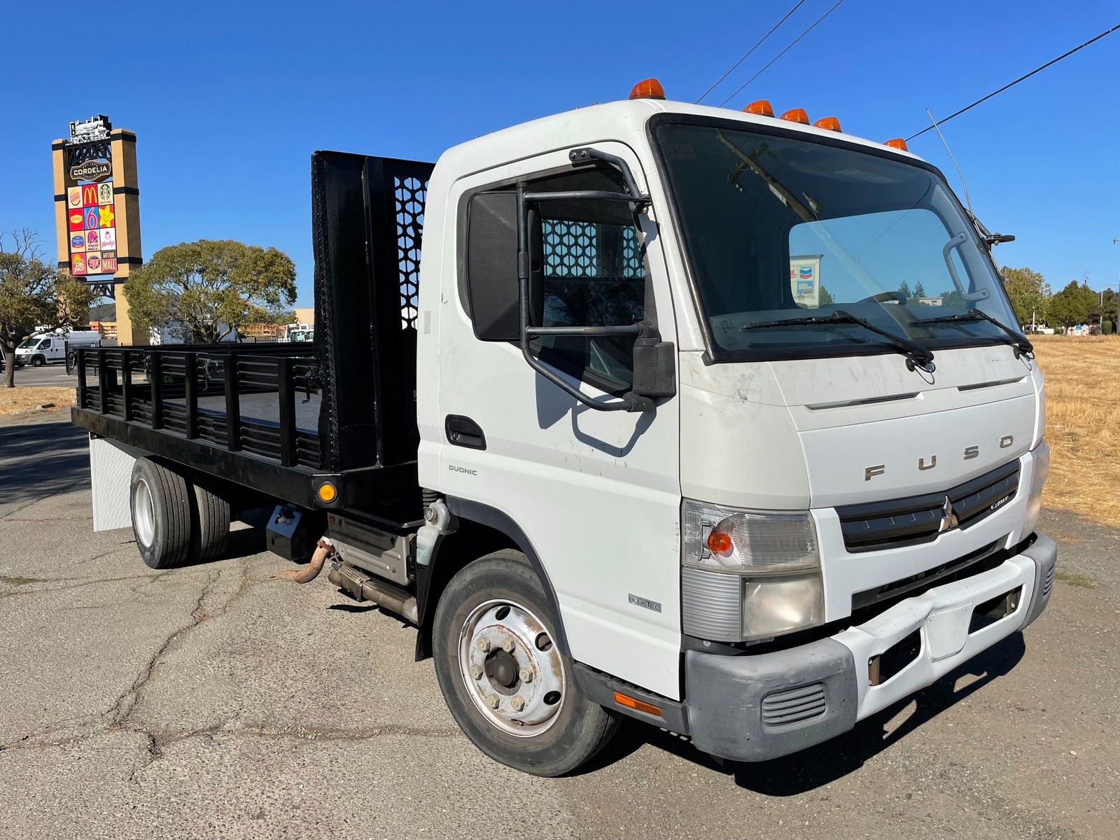 2013 MITSUBISHI FUSO FE | Globe Truck Center