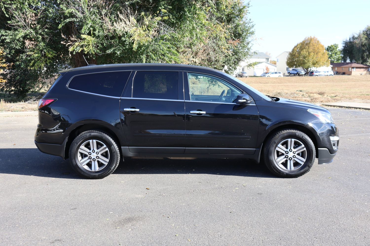 2017 Chevrolet Traverse LT | Victory Motors of Colorado