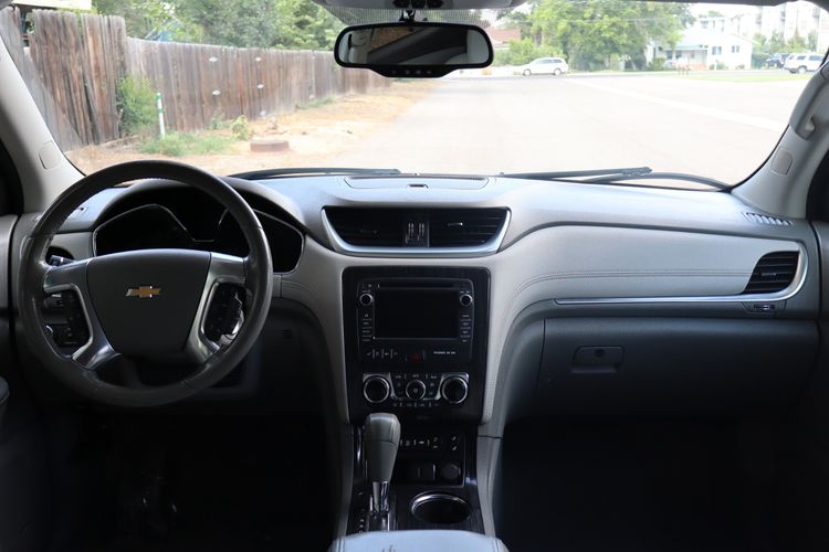 2016 Chevrolet Traverse LT | Victory Motors of Colorado