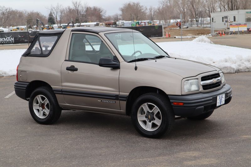 2002 Chevrolet Tracker Photos