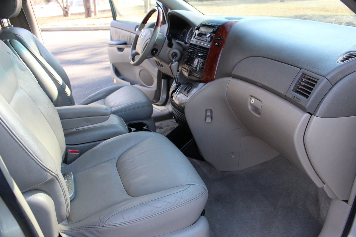 2004 Toyota Sienna XLE Limited 7 Passenger | Victory Motors of Colorado