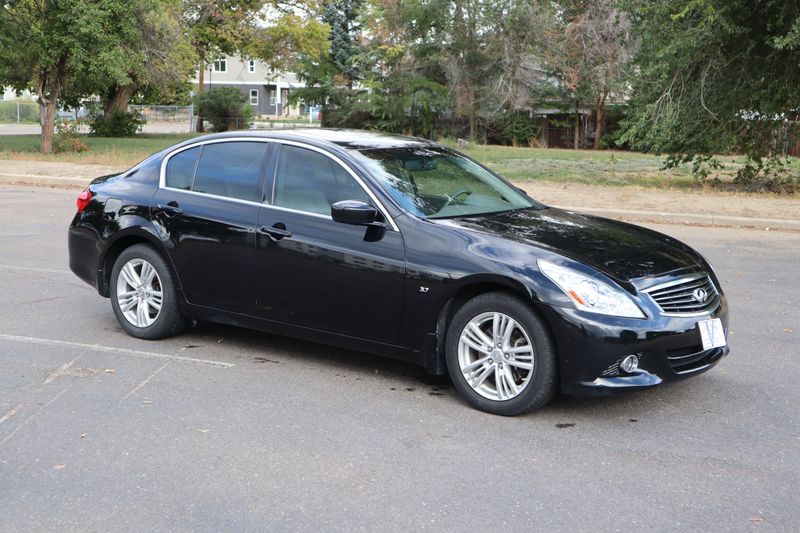 2015 INFINITI Q40 Photos