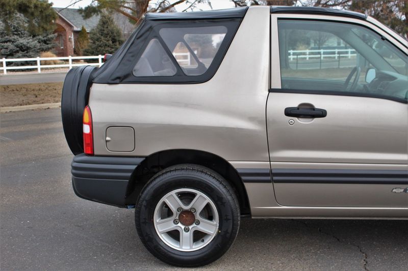 2002 Chevrolet Tracker Photos