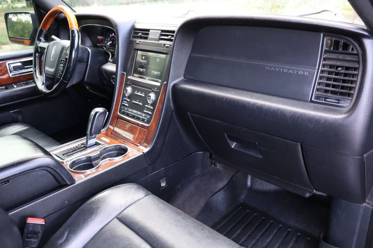 2015 Lincoln Navigator | Victory Motors of Colorado