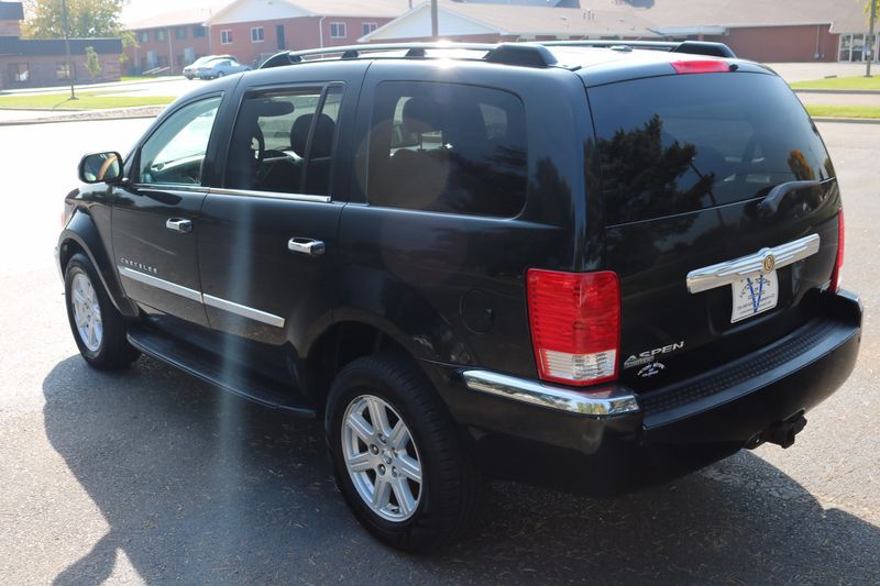 2007 Chrysler Aspen Photos