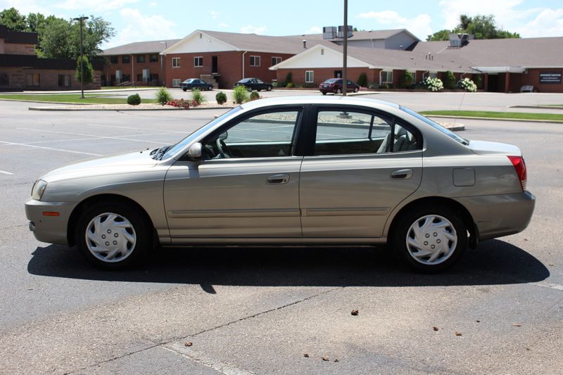 2005 Hyundai Elantra Photos