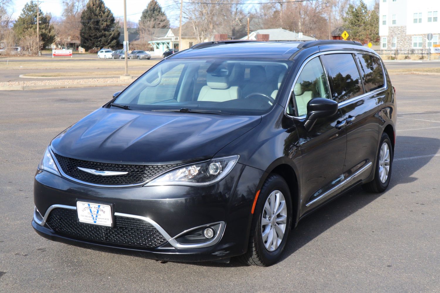2017 Chrysler Pacifica Touring-L | Victory Motors of Colorado