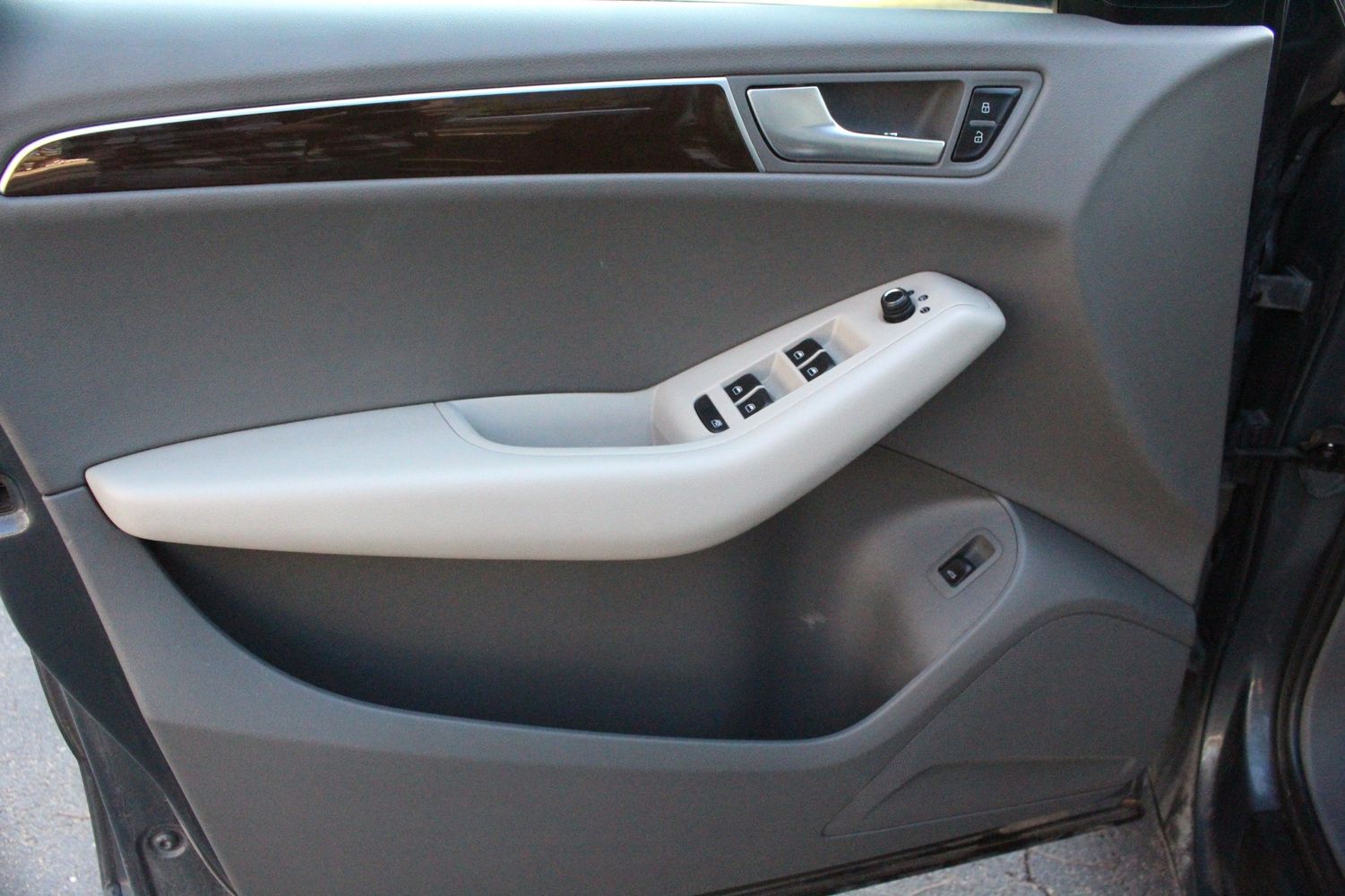 2011 Audi Q5 2.0T quattro Premium | Victory Motors of Colorado