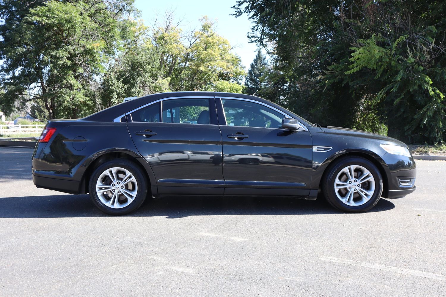 2013 Ford Taurus SEL | Victory Motors of Colorado