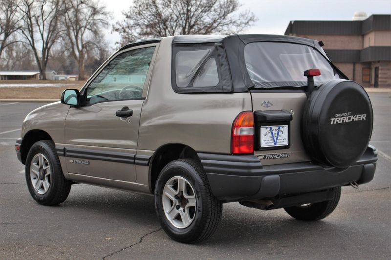 2002 Chevrolet Tracker Photos