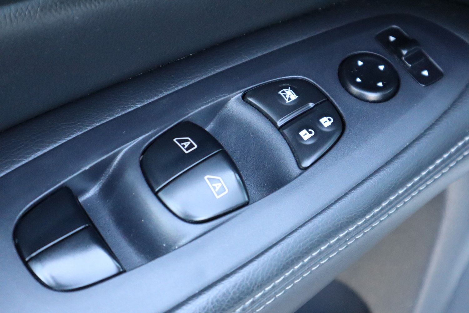2015 Nissan Pathfinder Platinum | Victory Motors of Colorado