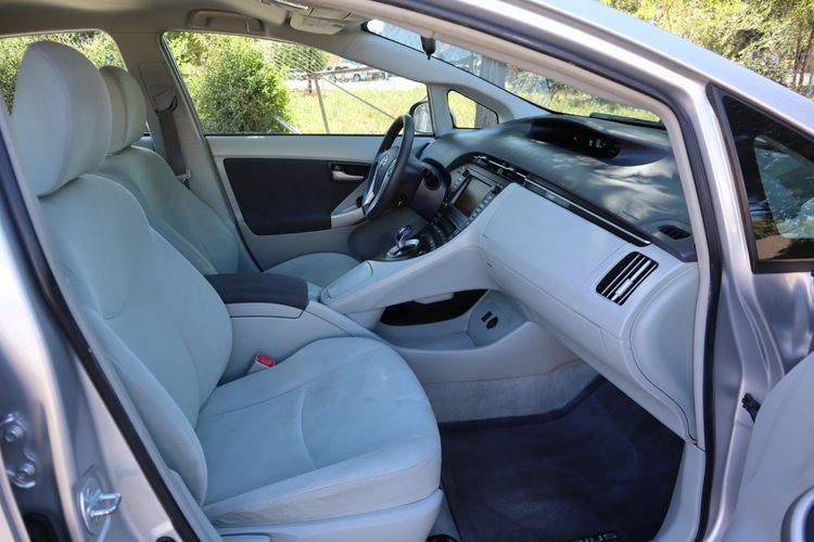 2010 Toyota Prius V | Victory Motors of Colorado