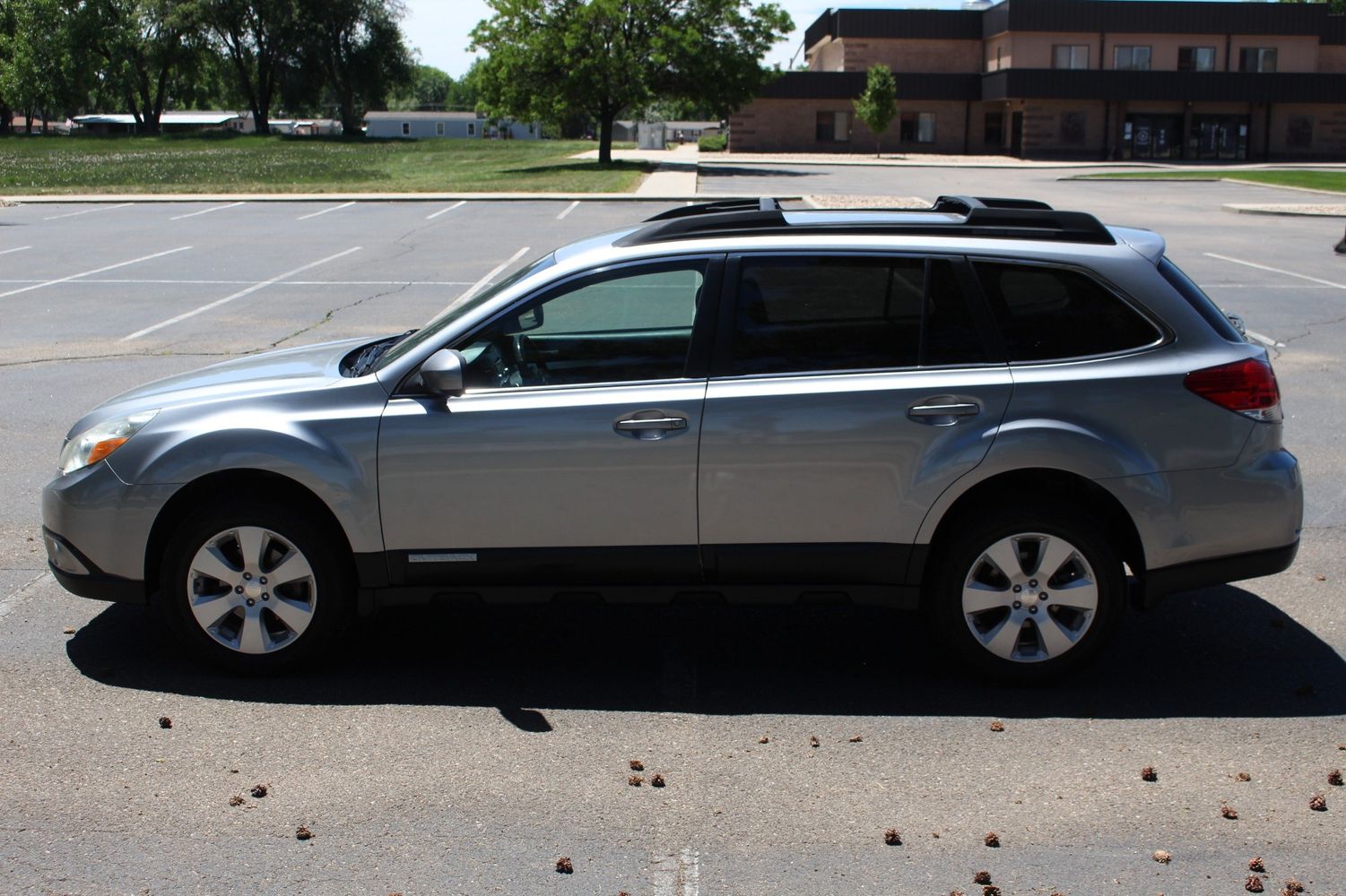 2011 Subaru Outback 2.5i Premium | Victory Motors of Colorado