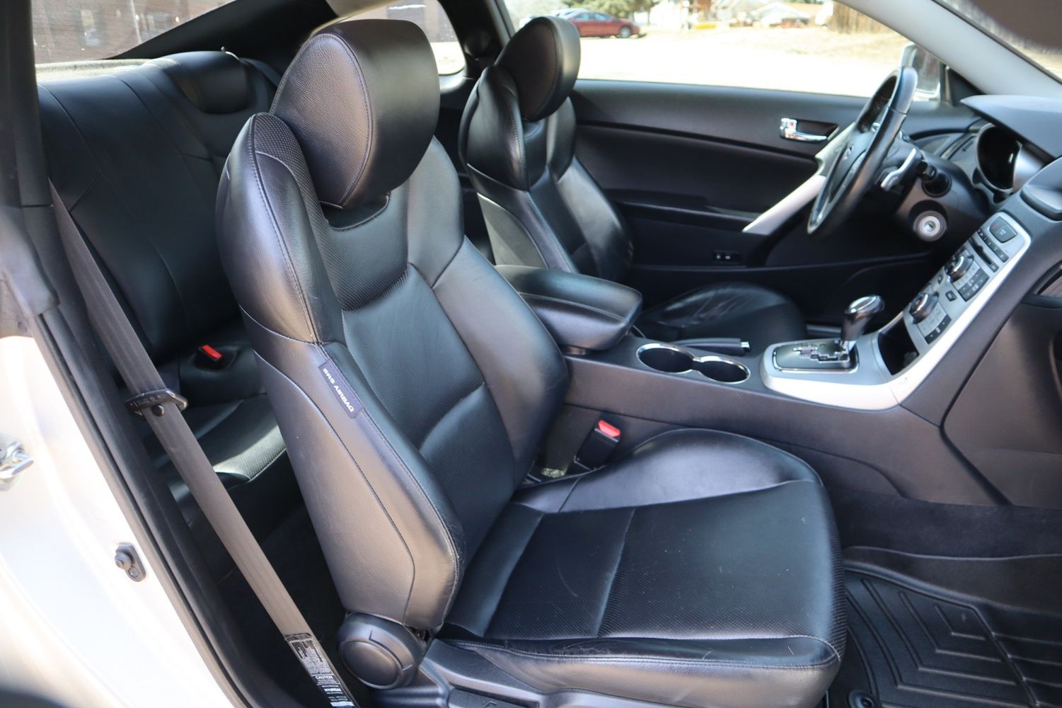 Hyundai Genesis Coupe 2010 Interior