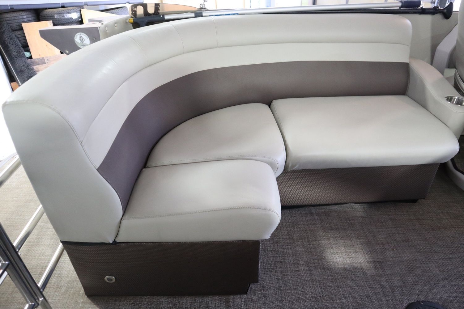 2018 LARSON ESCAPE PONTOON | Victory Motors of Colorado