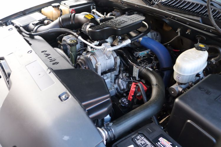 2003 GMC Sierra 2500HD SLT | Victory Motors of Colorado