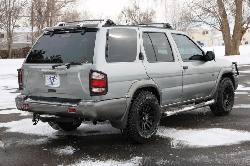 1999 Nissan Pathfinder Photos