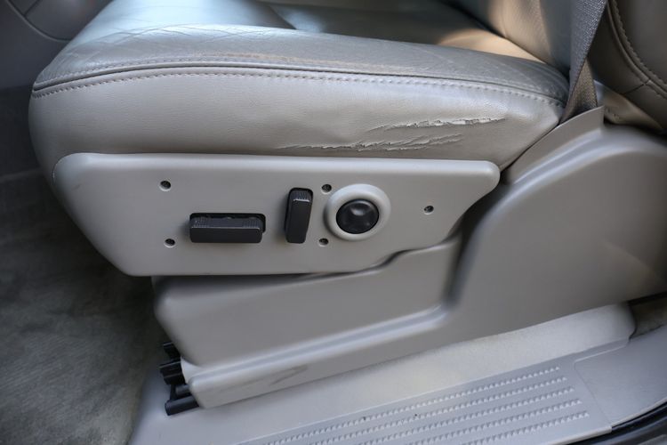 2005 Cadillac Escalade Base | Victory Motors of Colorado