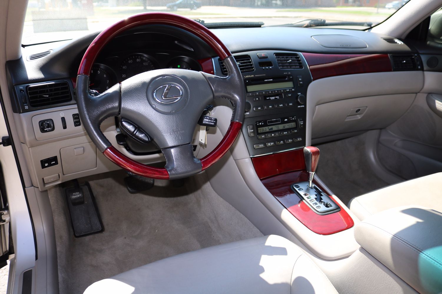 2004 Lexus ES 330 | Victory Motors of Colorado