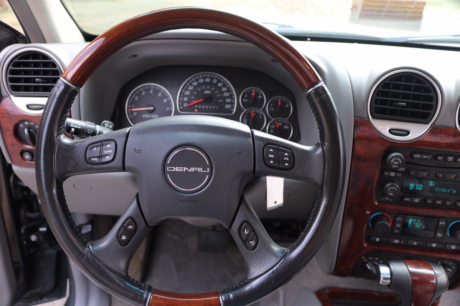 2006 GMC Envoy Denali | Victory Motors of Colorado