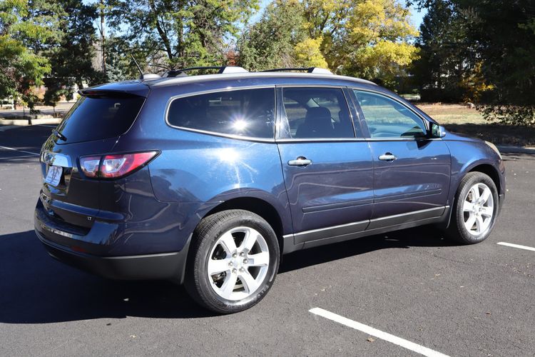 2017 Chevrolet Traverse LT | Victory Motors of Colorado