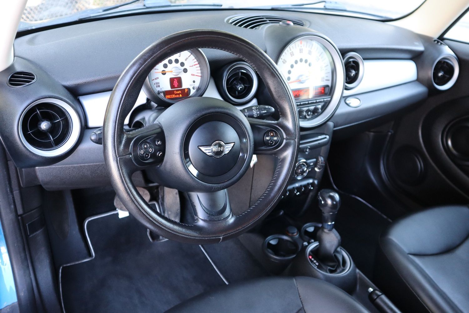 2012 MINI Cooper Hardtop Base | Victory Motors of Colorado
