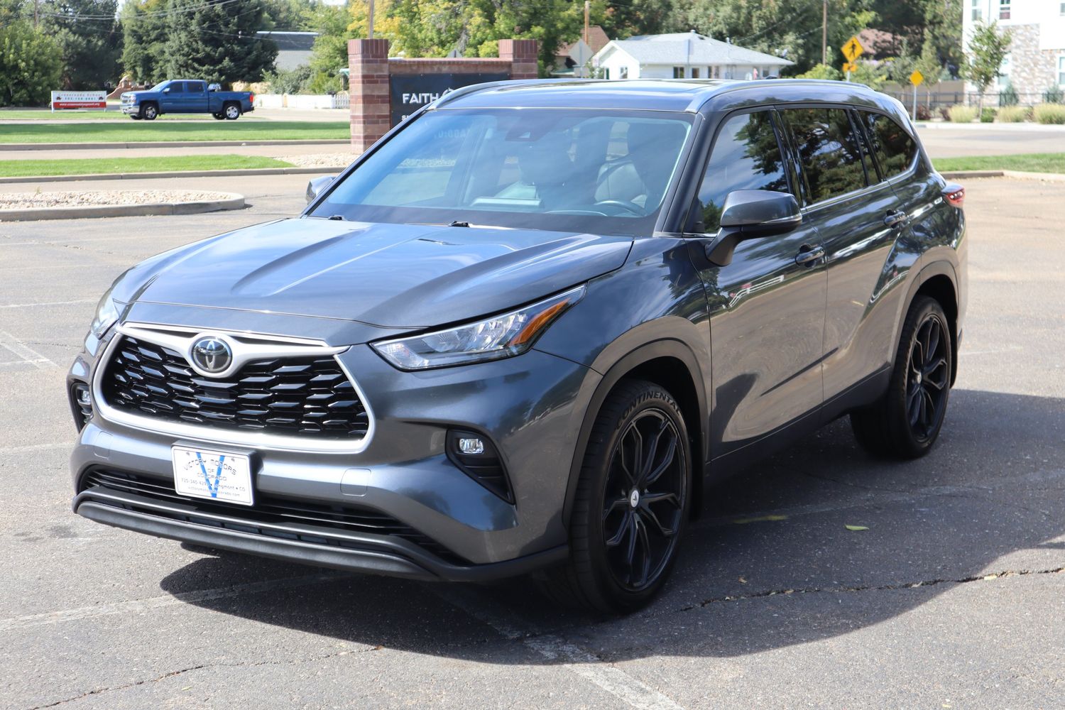 2020 Toyota Highlander XLE | Victory Motors of Colorado
