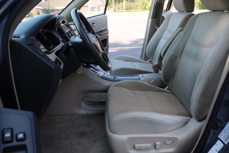 2003 Toyota Highlander AWD | Victory Motors of Colorado