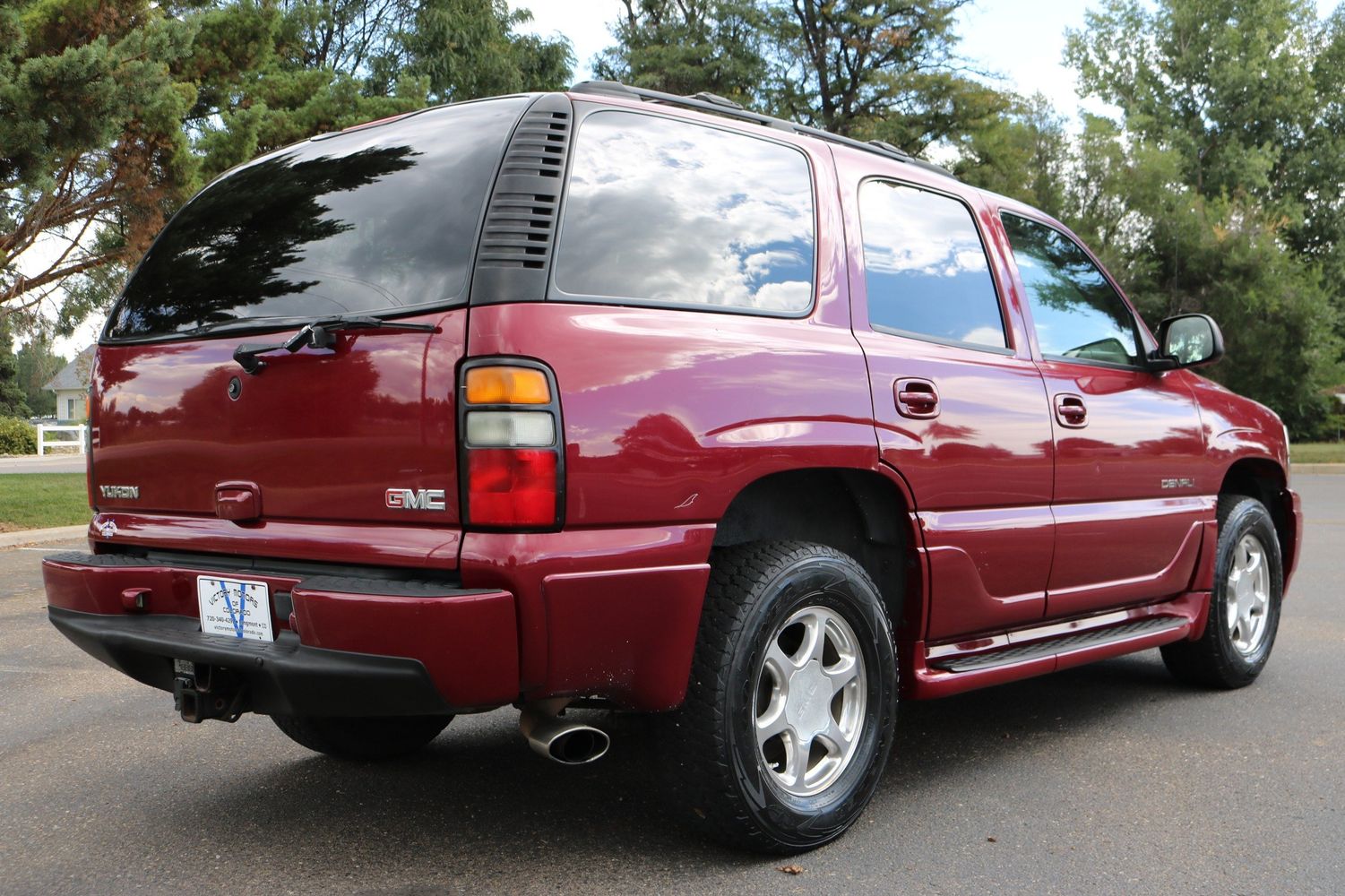 2004 GMC Yukon Denali | Victory Motors of Colorado