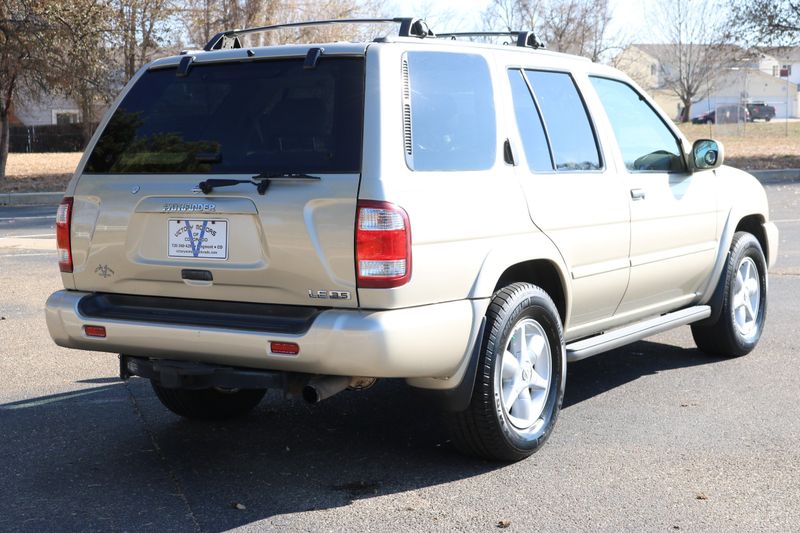 2001 Nissan Pathfinder Photos