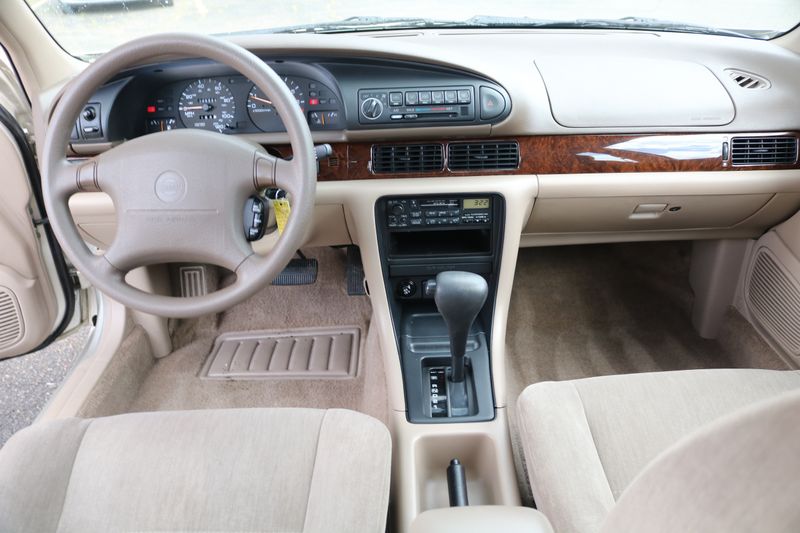 1995 Nissan Altima Photos
