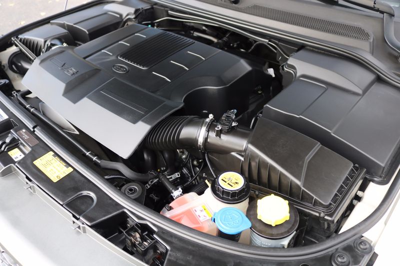 2010 Land Rover Range Rover Sport Photos