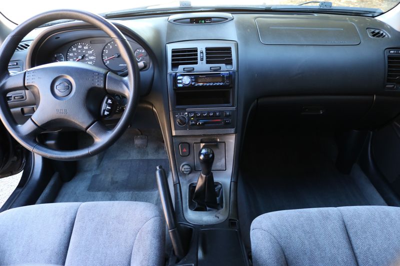 2000 Nissan Maxima Photos