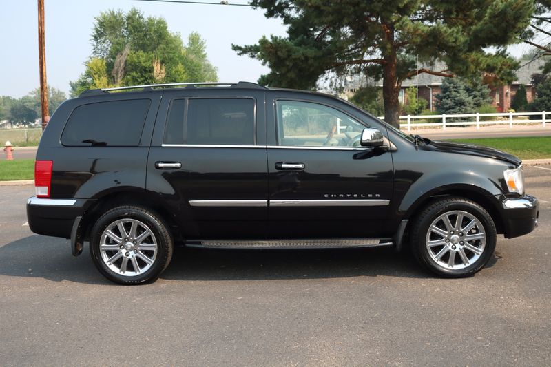 2008 Chrysler Aspen Photos