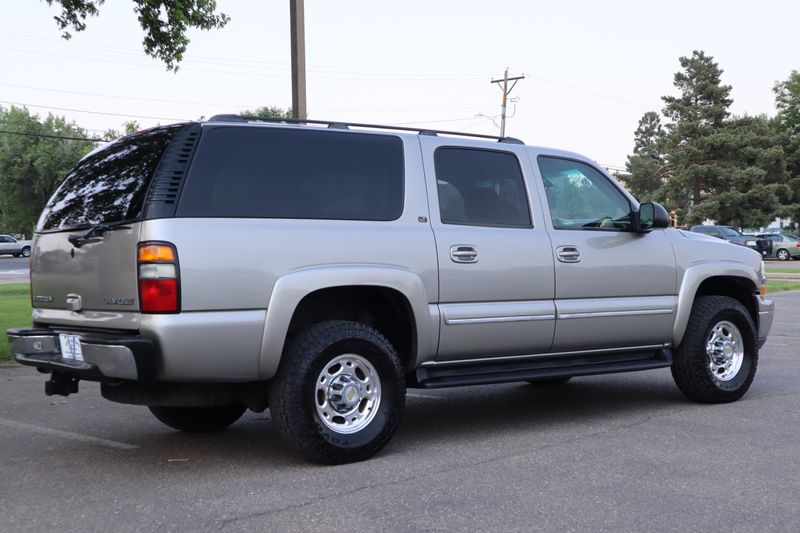 2003 Chevrolet Suburban Photos