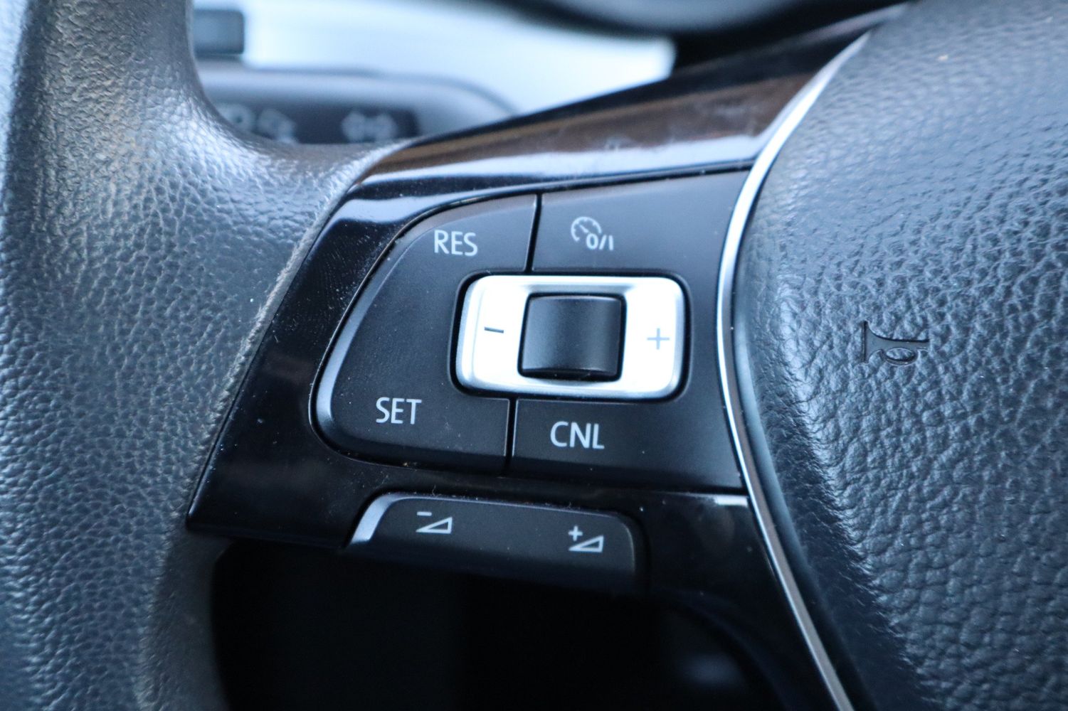 2016 Volkswagen Passat 1.8T R-Line | Victory Motors of Colorado
