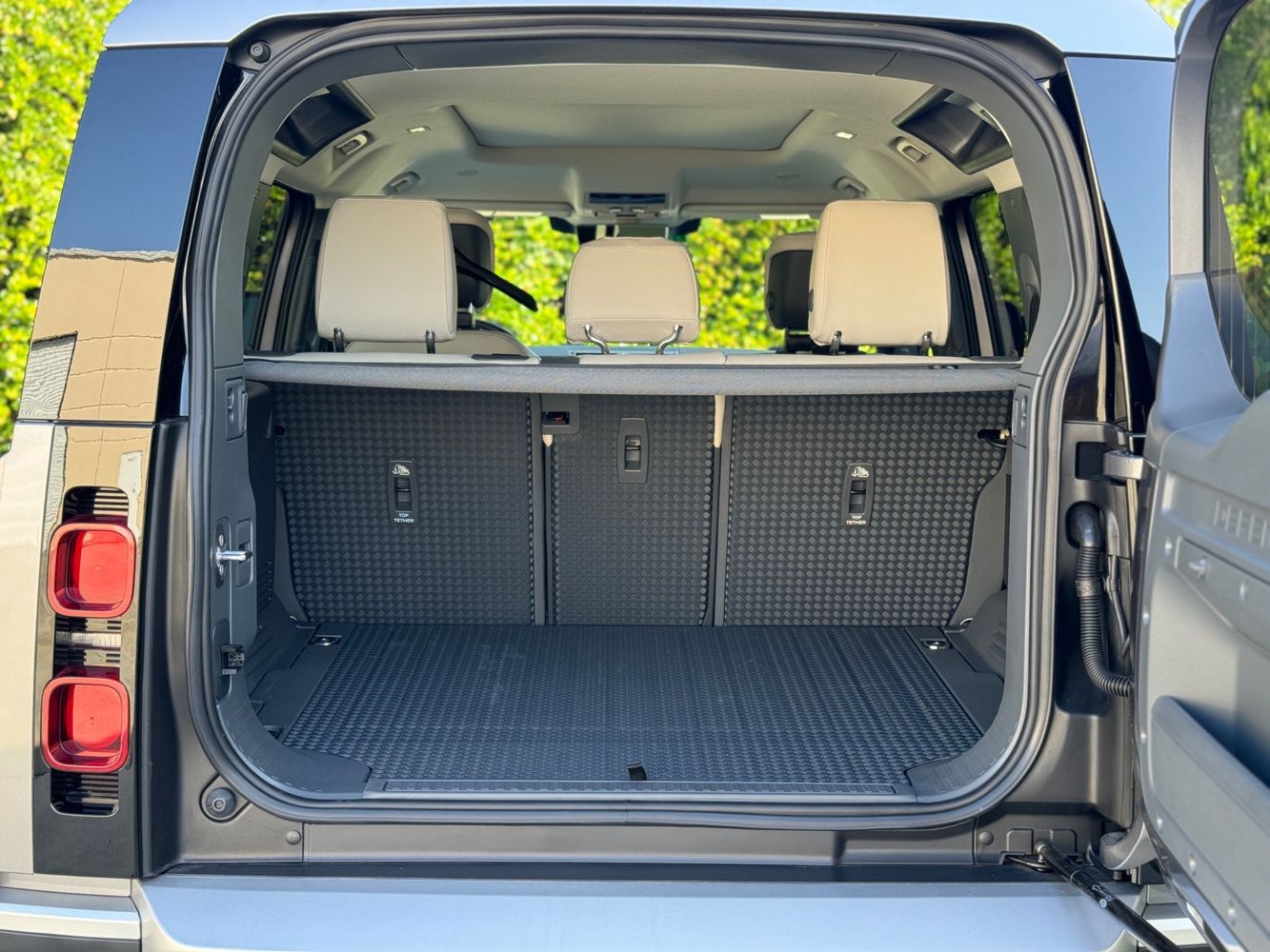 2024 Land Rover Defender 110 P400 S | JLD AUTO GROUP