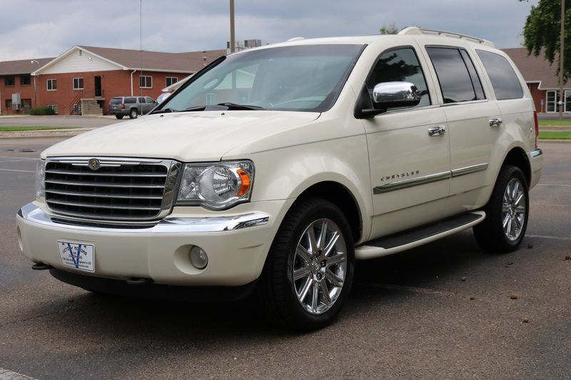 2008 Chrysler Aspen Photos