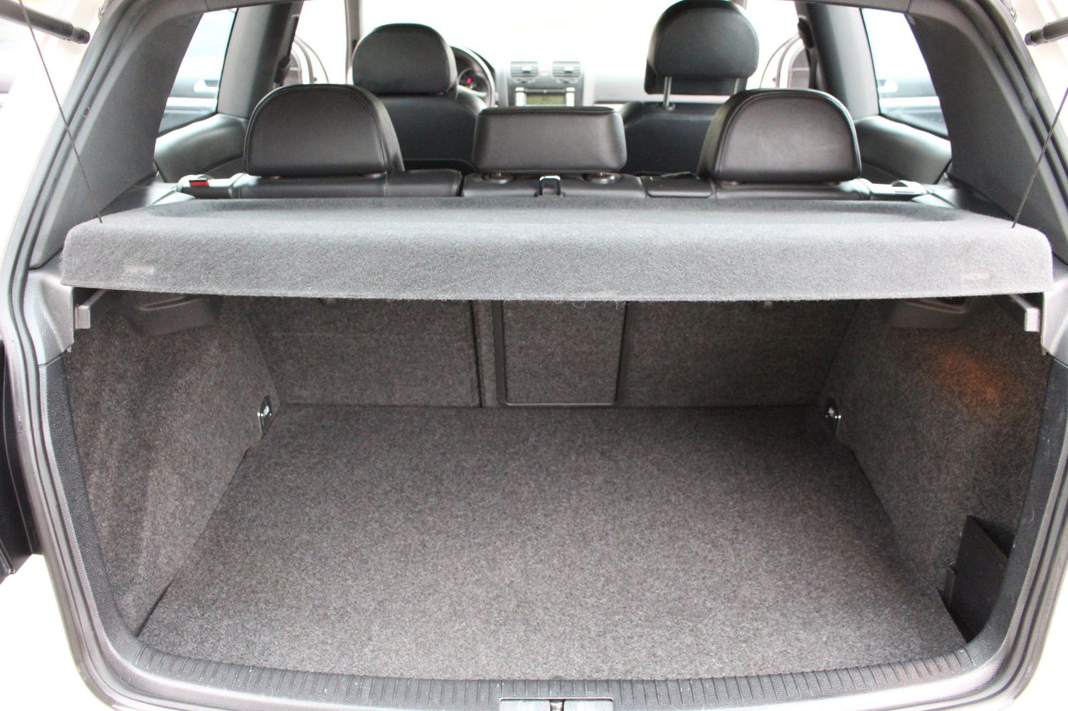 2008 Volkswagen R32 | Victory Motors of Colorado