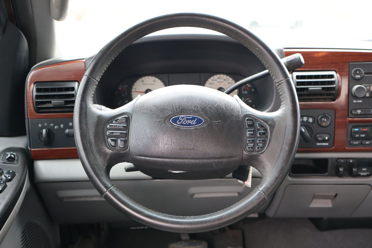 2005 Ford F-350 Super Duty Lariat | Victory Motors of Colorado