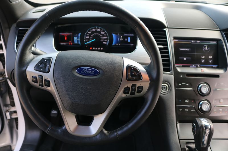 2013 Ford Taurus Photos