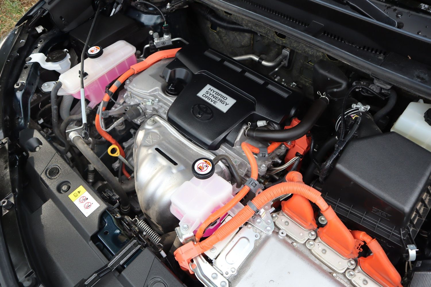 2018 Toyota RAV4 Hybrid XLE | Victory Motors of Colorado