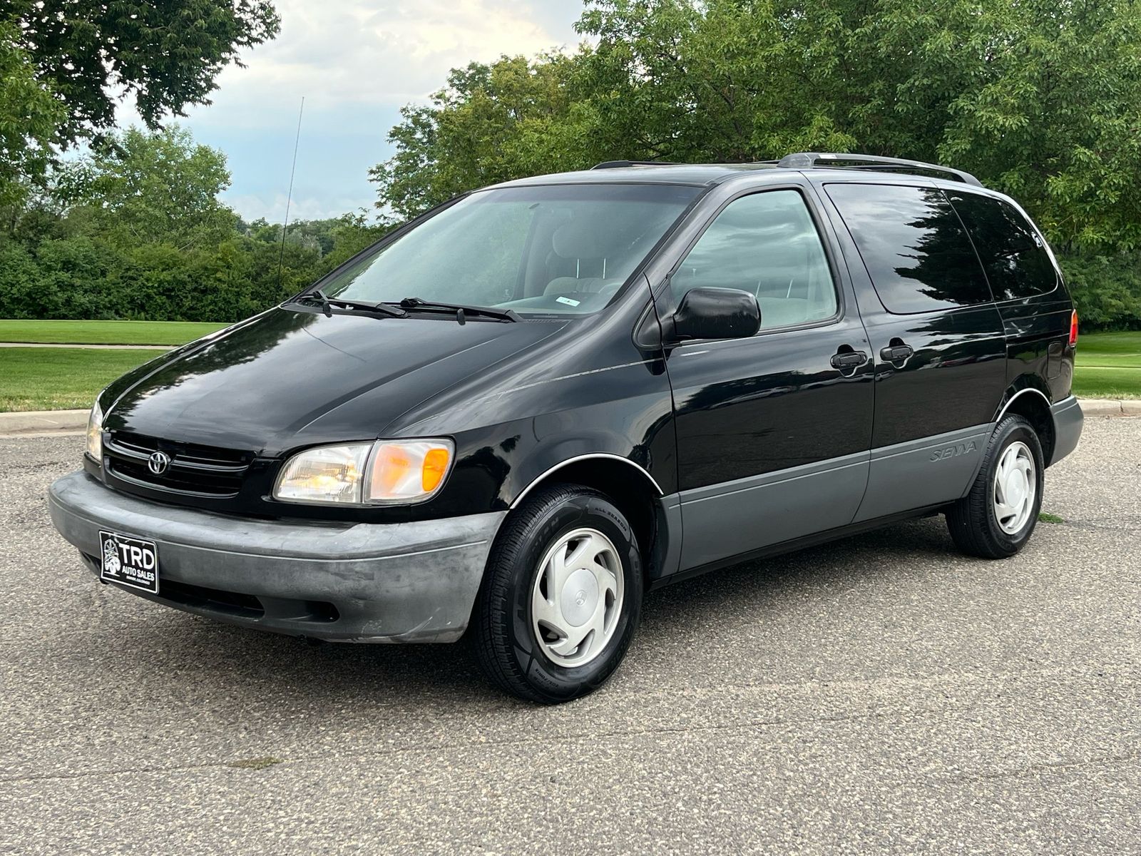 1998 Toyota Sienna LE | TRD Auto Sales LLC