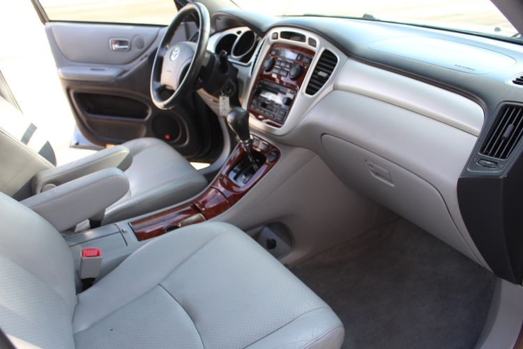 2004 Toyota Highlander Limited | Victory Motors of Colorado