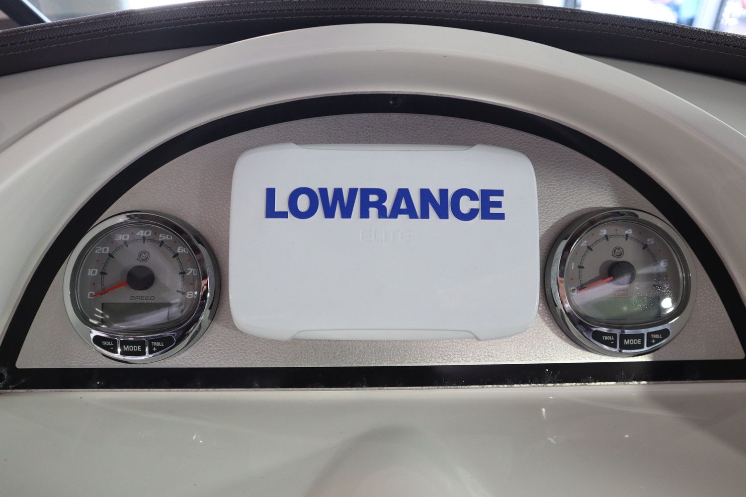 2018 LARSON ESCAPE PONTOON | Victory Motors of Colorado