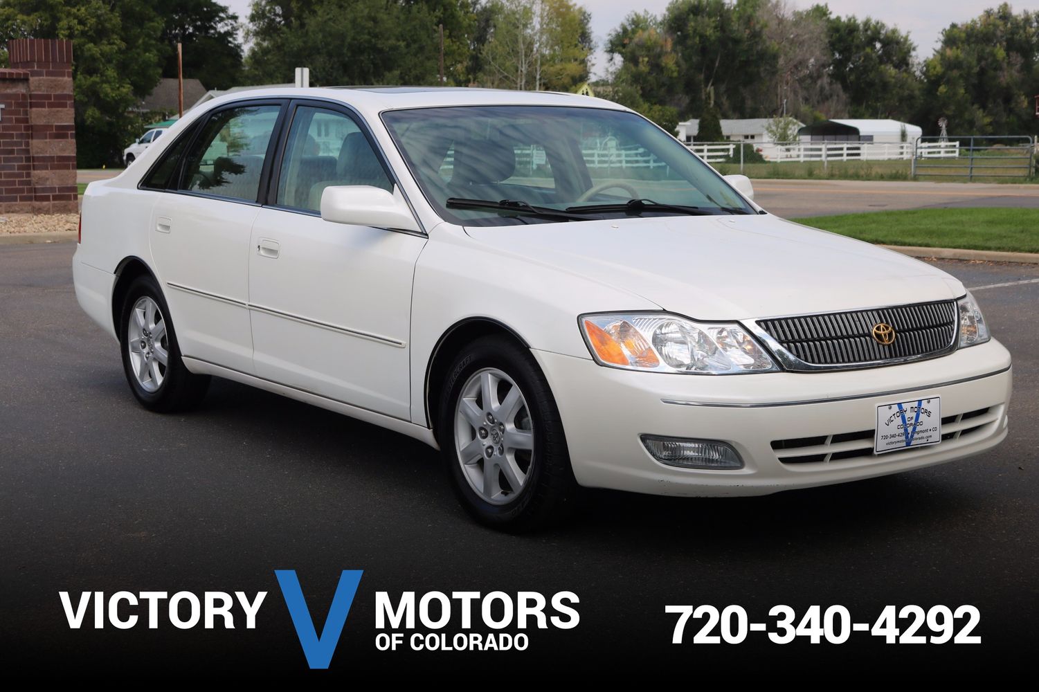 2002 Toyota Avalon XLS | Victory Motors of Colorado