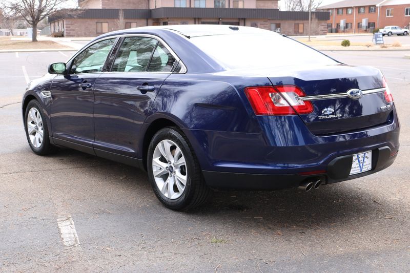 2011 Ford Taurus Photos