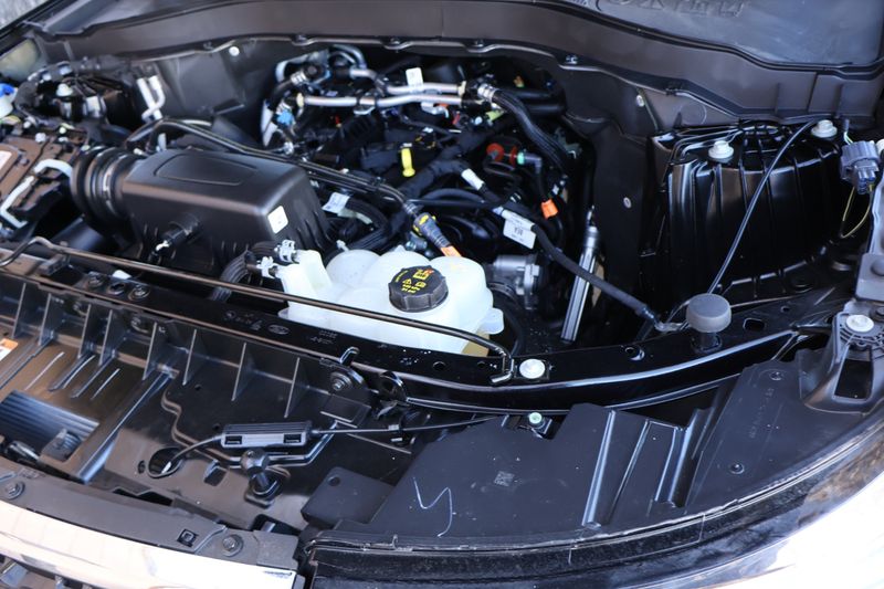 2022 Ford Explorer Photos