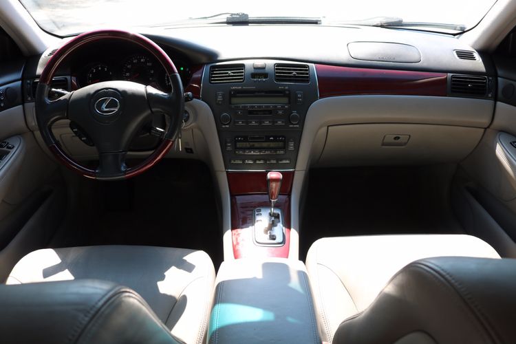 2004 Lexus ES 330 | Victory Motors of Colorado