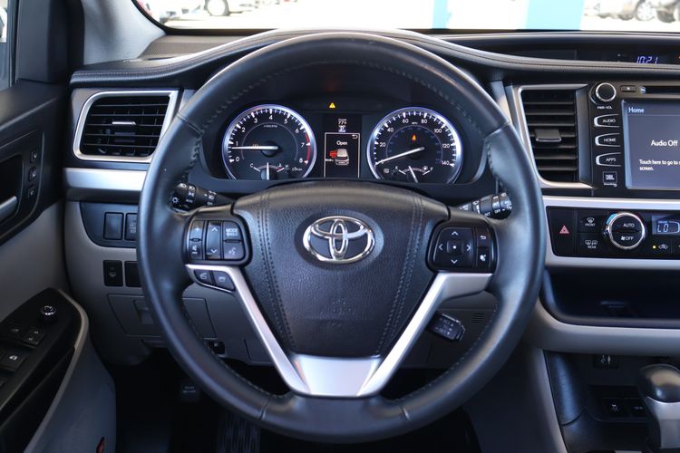 2016 Toyota Highlander Limited | Victory Motors of Colorado
